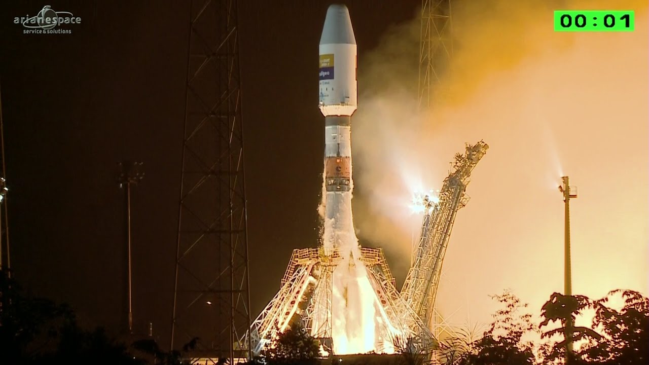 Rocket Launch of Soyuz ST-B carrying HISPASAT 36-W1 from Kourou (VS-16 ...